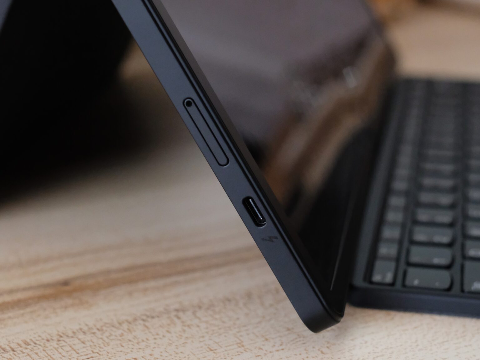ThinkPad X1 Fold 16 Gen 1 Review | foldable laptop for deep work & me ...